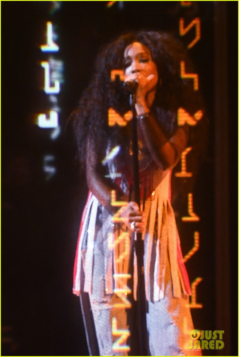 SZA Slays Performance of 'Broken Clocks' at Grammys 2018 - Watch ...