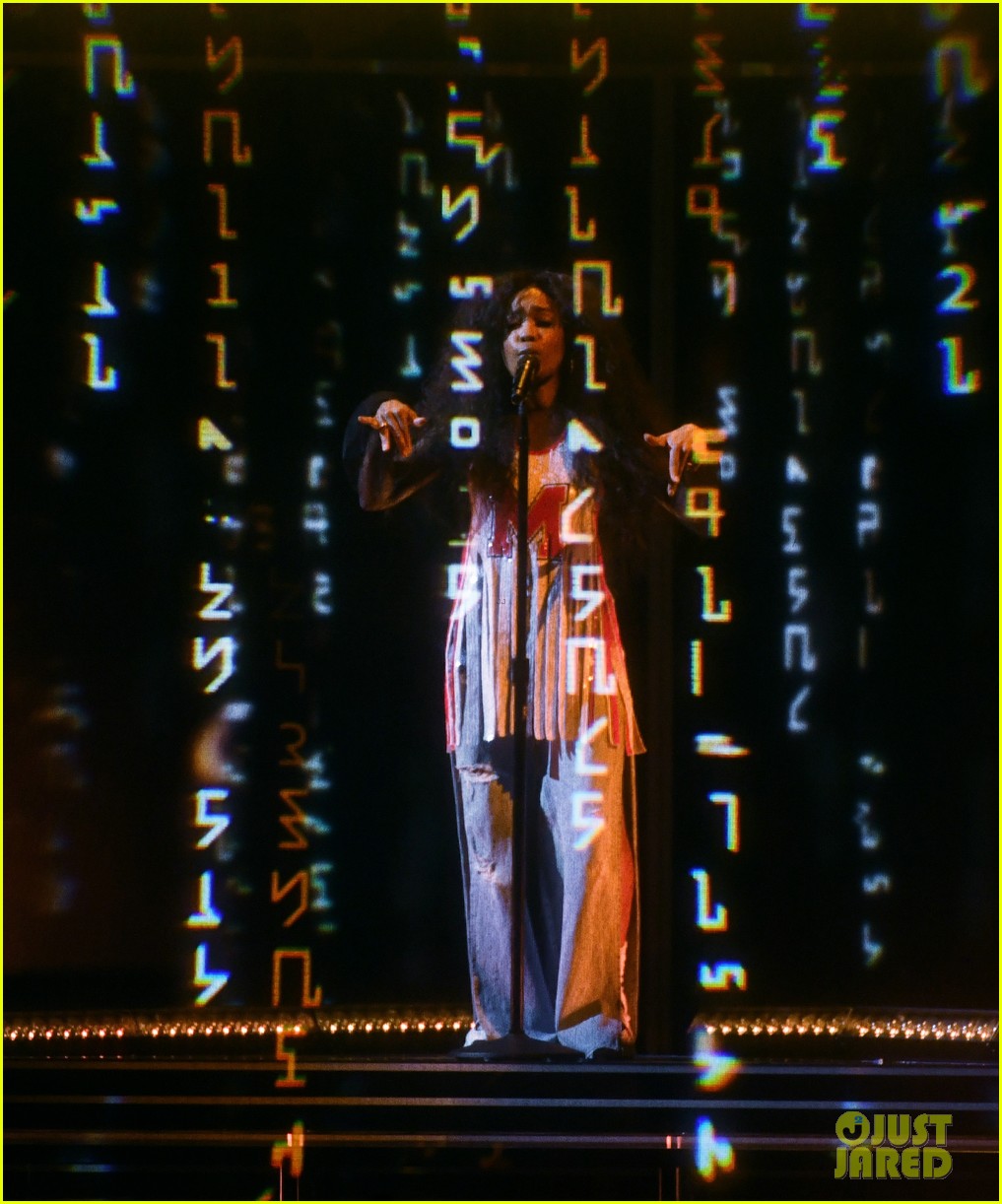 SZA Slays Performance of 'Broken Clocks' at Grammys 2018 - Watch ...