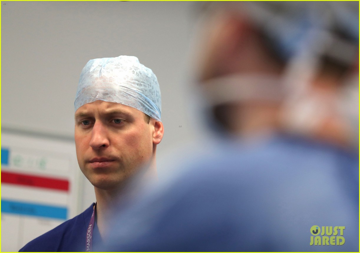 Prince William Scrubs in to Watch Robotic Surgery in London: Photo ...
