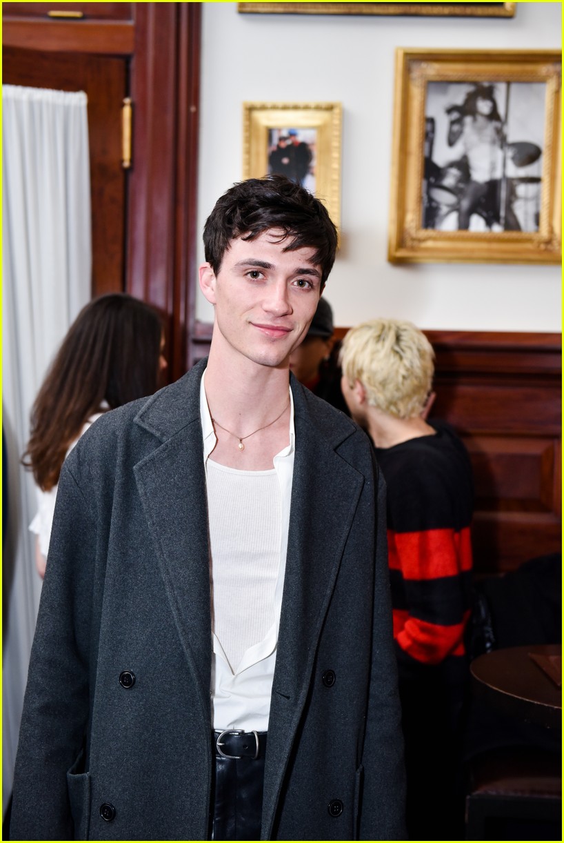 Gigi & Bella Hadid Strike a Pose at Inez & Vinoodh Pop-Up Store Event!: Photo 4032353 | 00, Liya ...