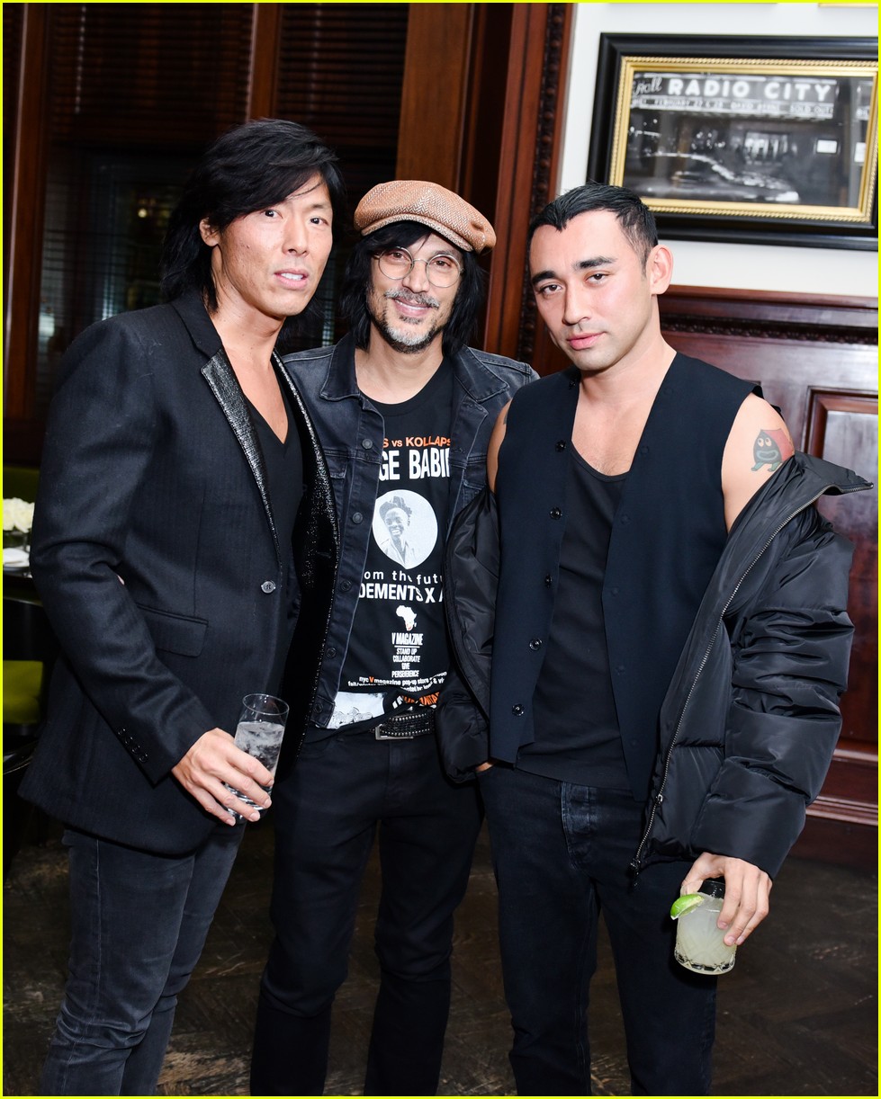 Gigi & Bella Hadid Strike a Pose at Inez & Vinoodh Pop-Up Store Event!: Photo 4032355 | 00, Liya ...