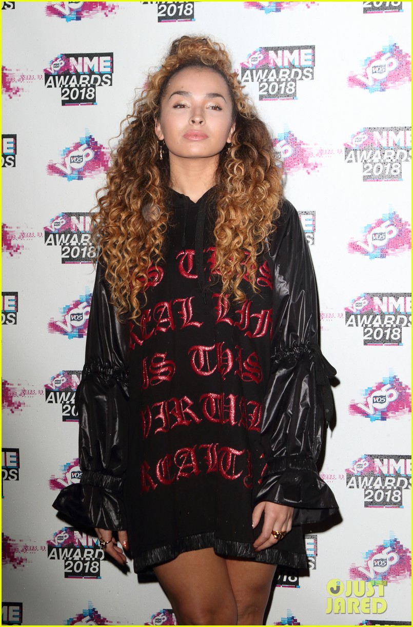 Haim Win Best International Band at VO5 NME Awards 2018!: Photo 4033739 ...