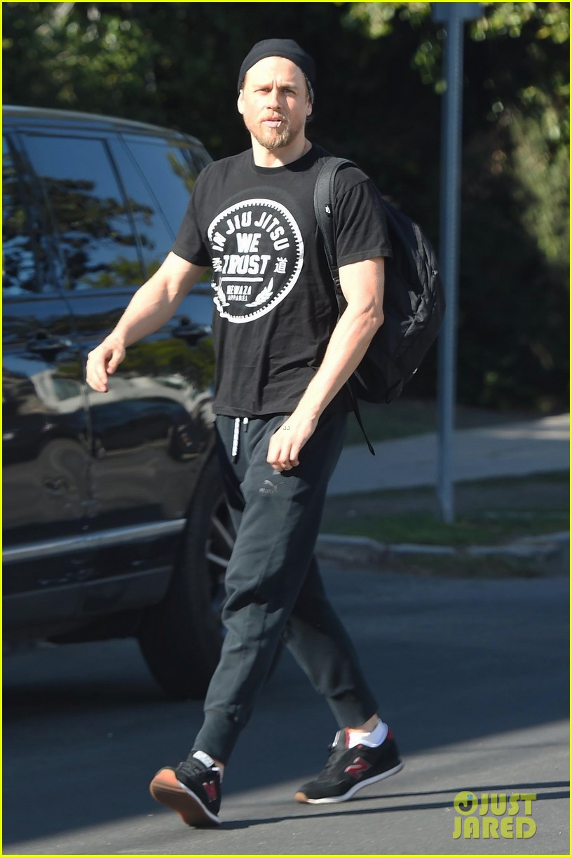 Charlie Hunnam Looks Buff Heading to Rehearsal in L.A.: Photo 4029601 ...