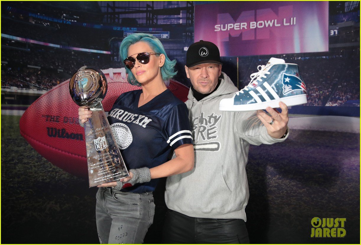 Jenny McCarthy & Donnie Wahlberg Couple Up in the SiriusXM Super Bowl ...