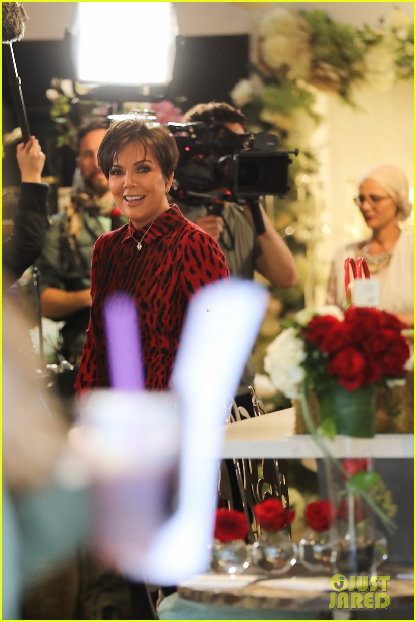 Kim Kardashian & Kris Jenner Stop by the Flower Shop on Valentine's Day ...