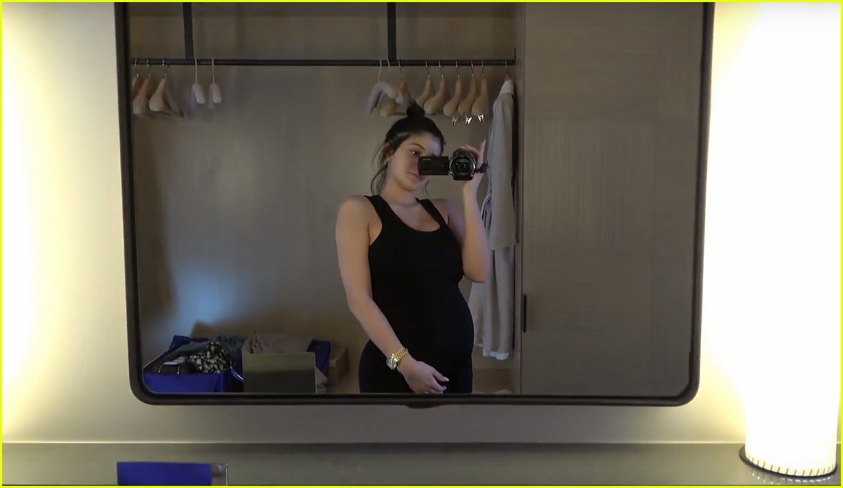 Kylie Jenner Reveals Daughter Stormi's Last Name: Photo 4029034 ...