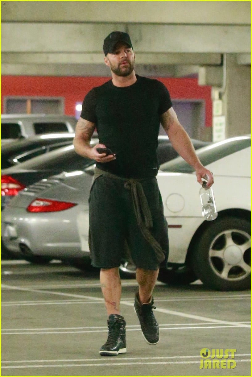 Ricky Martin Shows Off His Muscular Arms at the Gym: Photo 4028437 ...