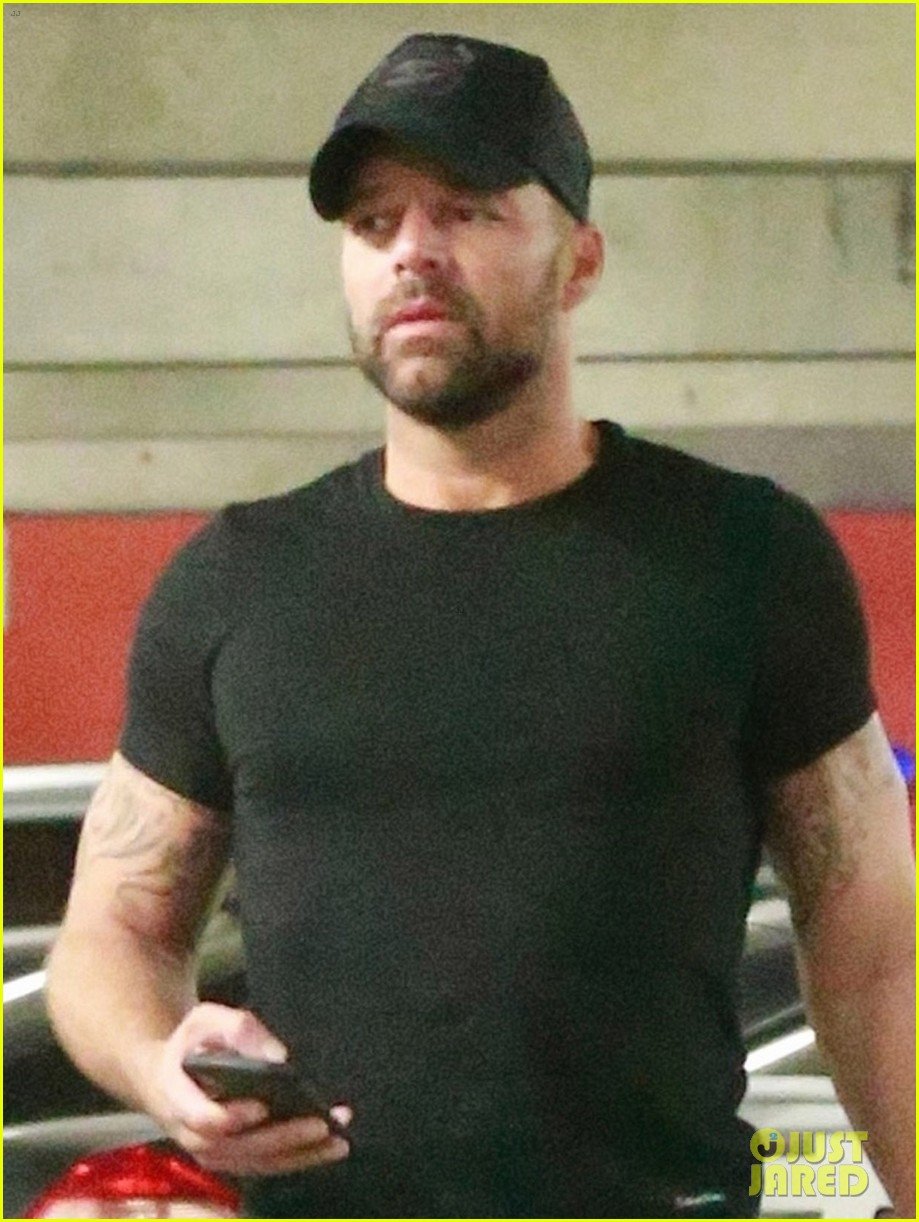 Ricky Martin Shows Off His Muscular Arms at the Gym: Photo 4028438 ...