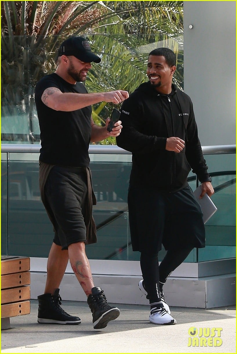 Ricky Martin Shows Off His Muscular Arms at the Gym: Photo 4028439 ...