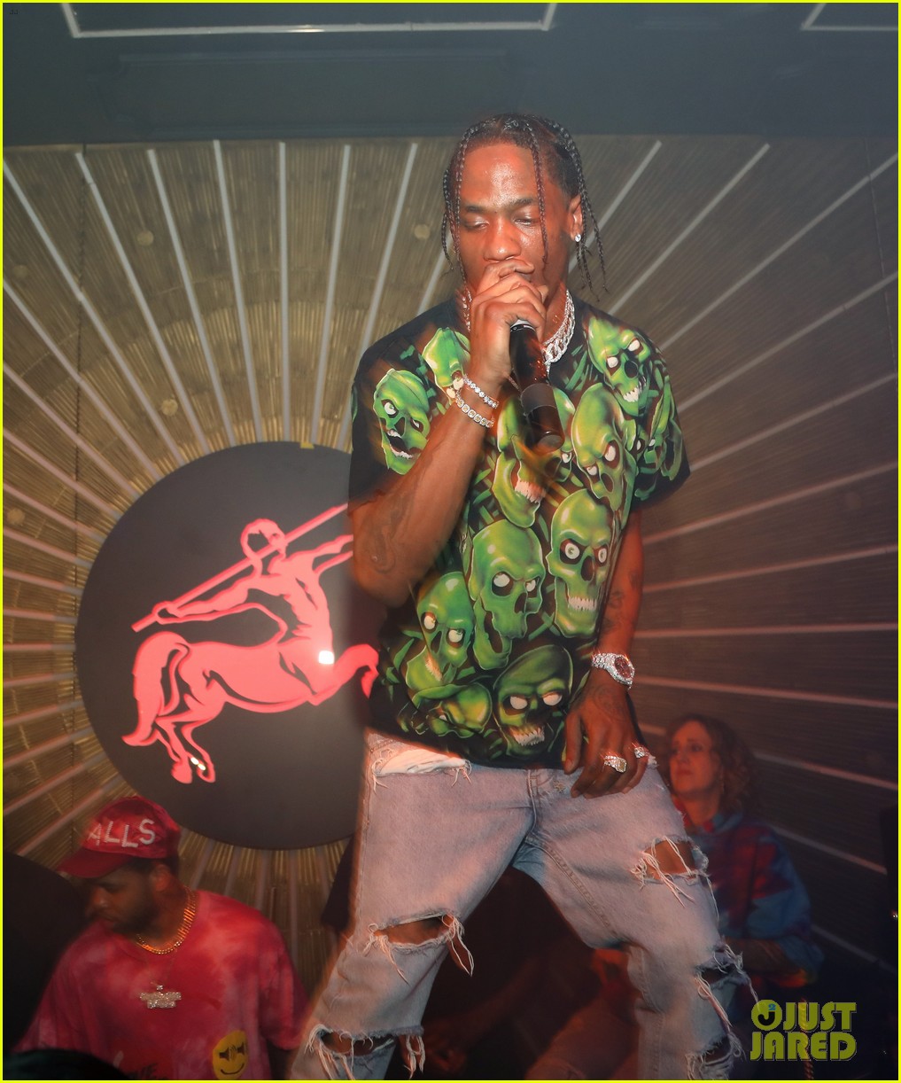 New Dad Travis Scott Performs During All-Star Weekend: Photo 4034698 ...