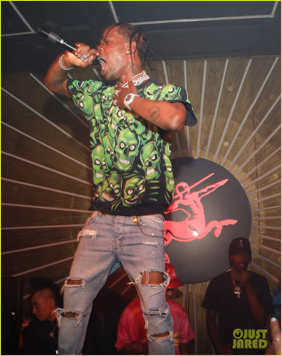 New Dad Travis Scott Performs During All-Star Weekend: Photo 4034699 ...