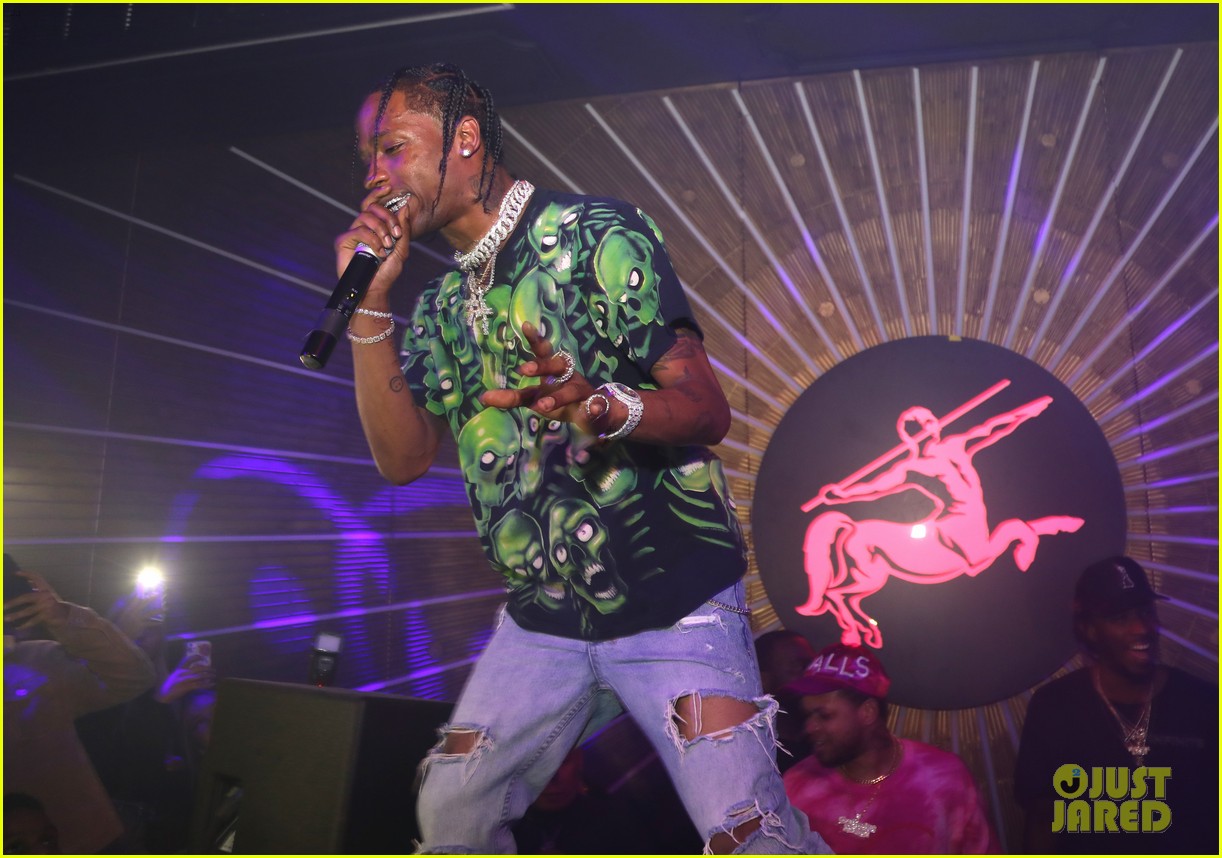 New Dad Travis Scott Performs During All-Star Weekend: Photo 4034709 ...