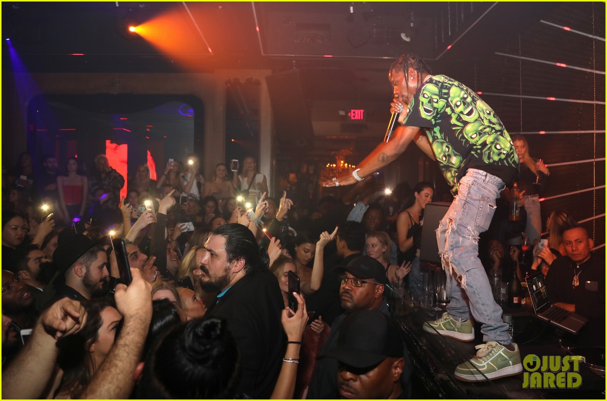 New Dad Travis Scott Performs During All-Star Weekend: Photo 4034710 ...