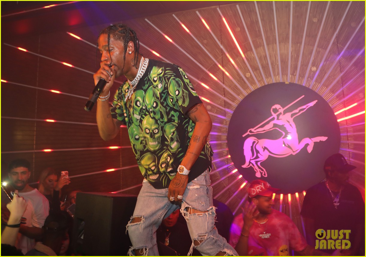 New Dad Travis Scott Performs During All-Star Weekend: Photo 4034714 ...