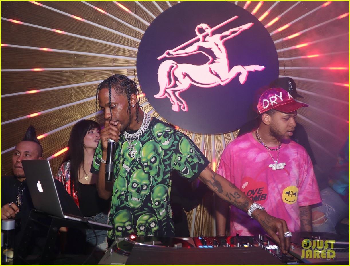New Dad Travis Scott Performs During All-Star Weekend: Photo 4034716 ...