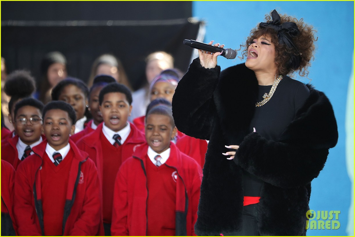 Andra Day & Common Perform 'Stand Up for Something' at March For Our ...