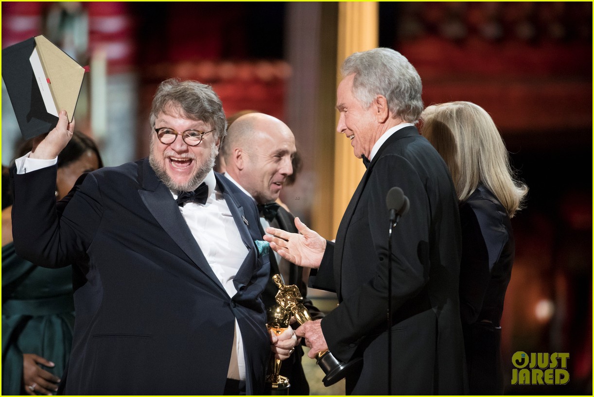 Warren Beatty & Faye Dunaway Redeem Themselves at Oscars 2018, Present ...