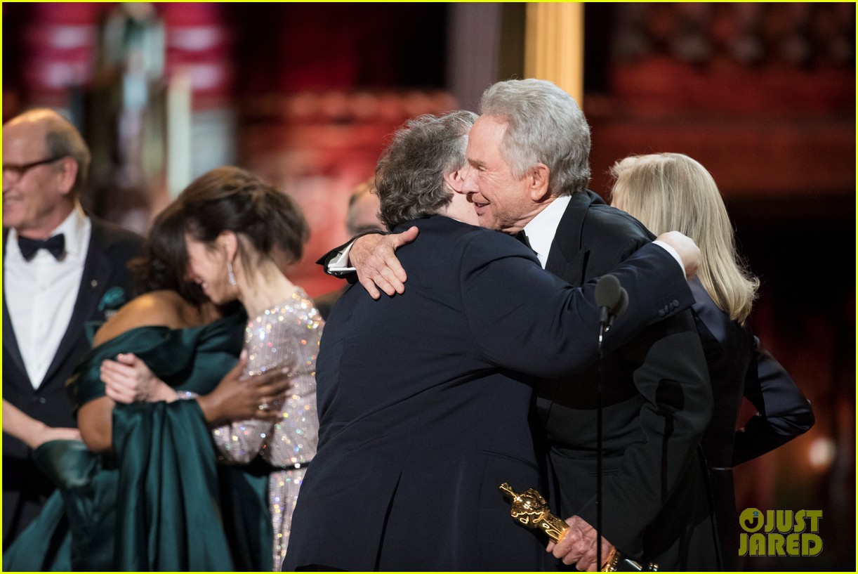Warren Beatty & Faye Dunaway Redeem Themselves at Oscars 2018, Present ...