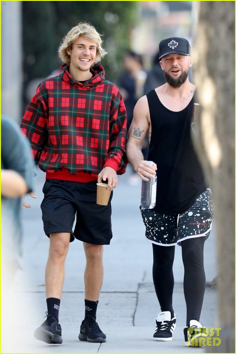 Justin Bieber Rocks Plaid Hoodie for Coffee Run With Friend: Photo ...