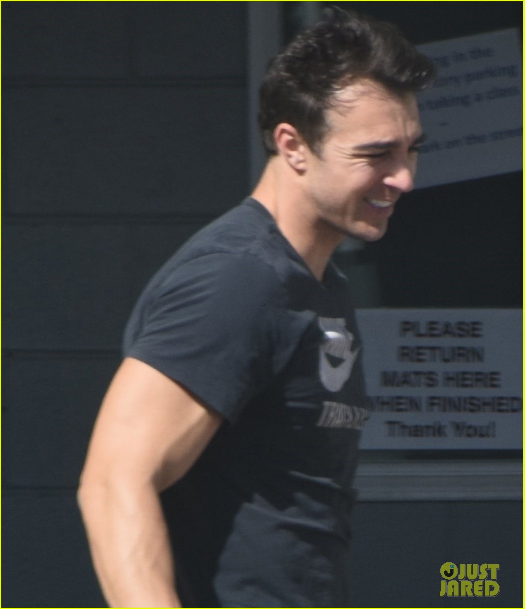 Hilary Duff Gives Her Hunky Trainer a Hug Goodbye: Photo 4047149 ...