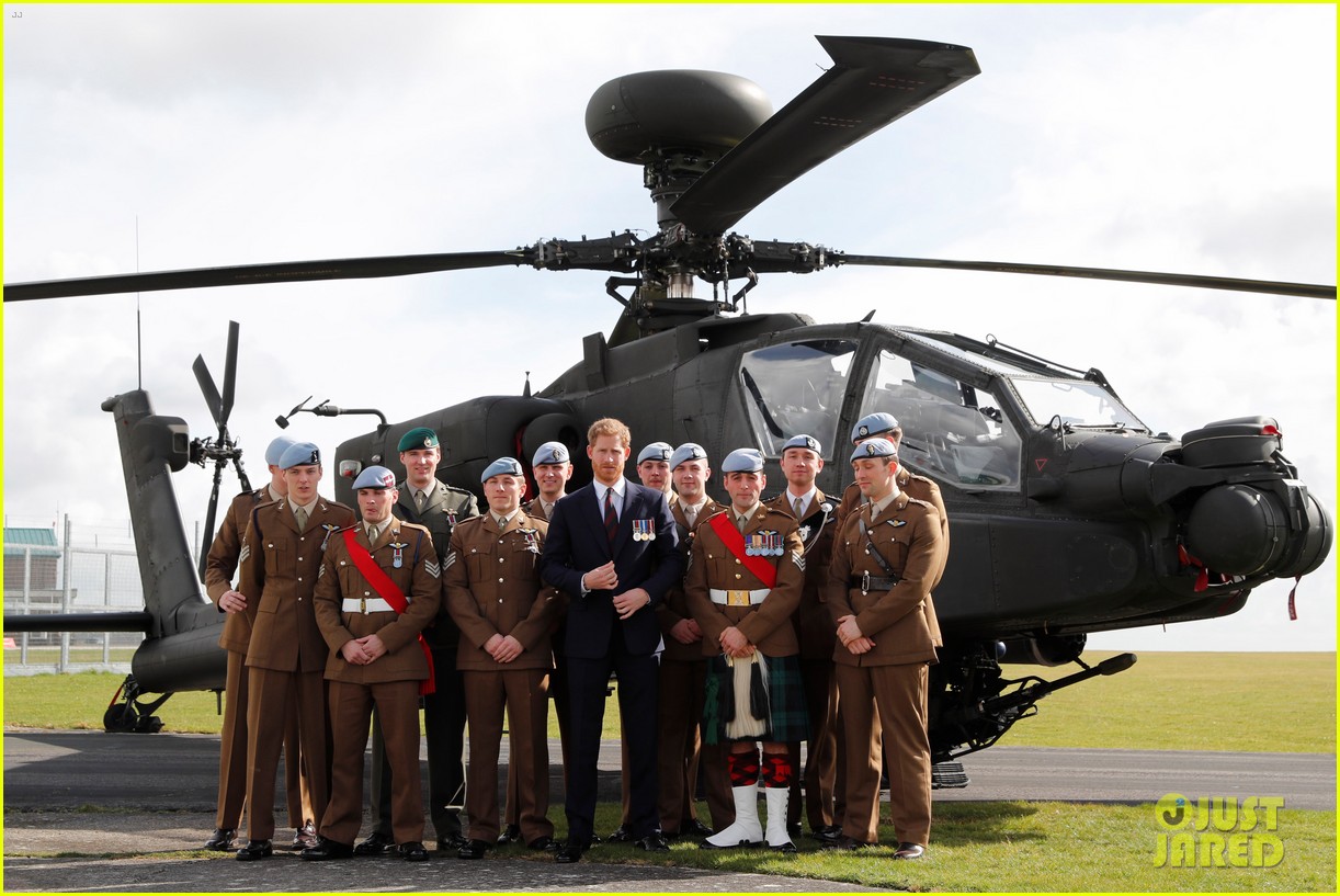 Prince Harry Returns to Pilot Training School to Present Army Air Corps ...