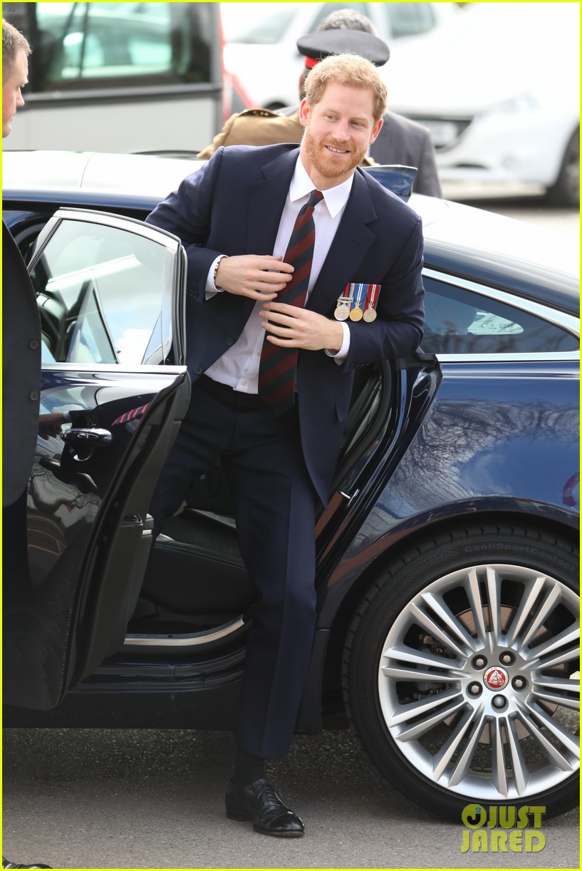 Prince Harry Returns to Pilot Training School to Present Army Air Corps ...
