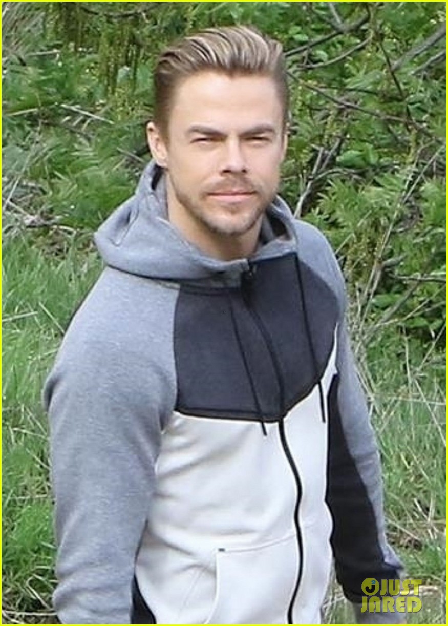 Derek Hough Shows Off His Buff Muscles During Photo Shoot!: Photo ...
