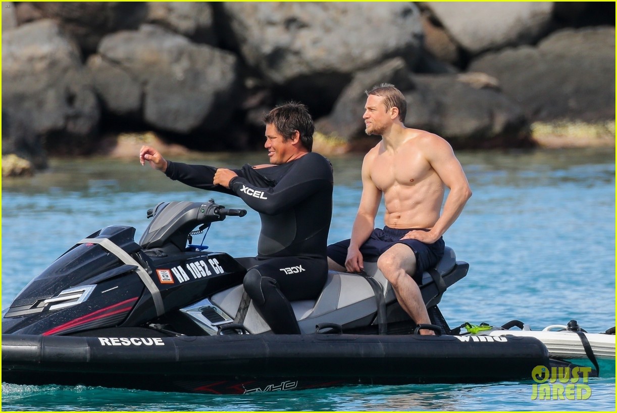 Shirtless Charlie Hunnam Puts On Sunscreen at the Beach in These Hot ...