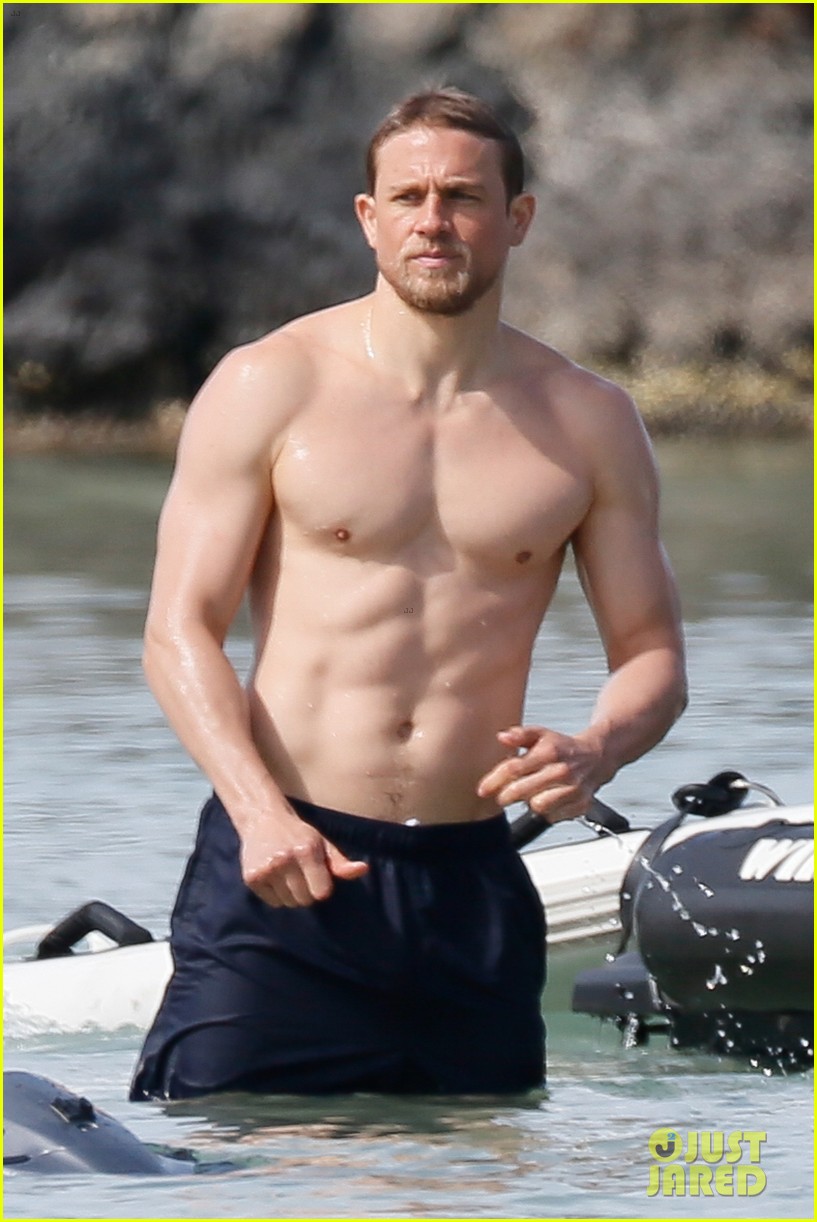 Shirtless Charlie Hunnam Puts On Sunscreen at the Beach in These Hot ...