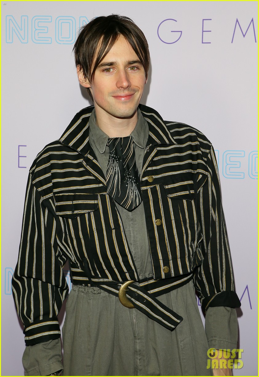 Zoe Kravitz, John Cho, & Lola Kirke Premiere 'Gemini' in LA: Photo ...