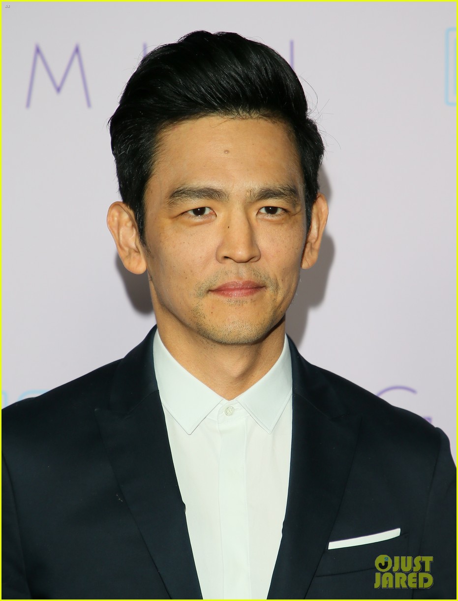 Zoe Kravitz, John Cho, & Lola Kirke Premiere 'Gemini' in LA: Photo ...