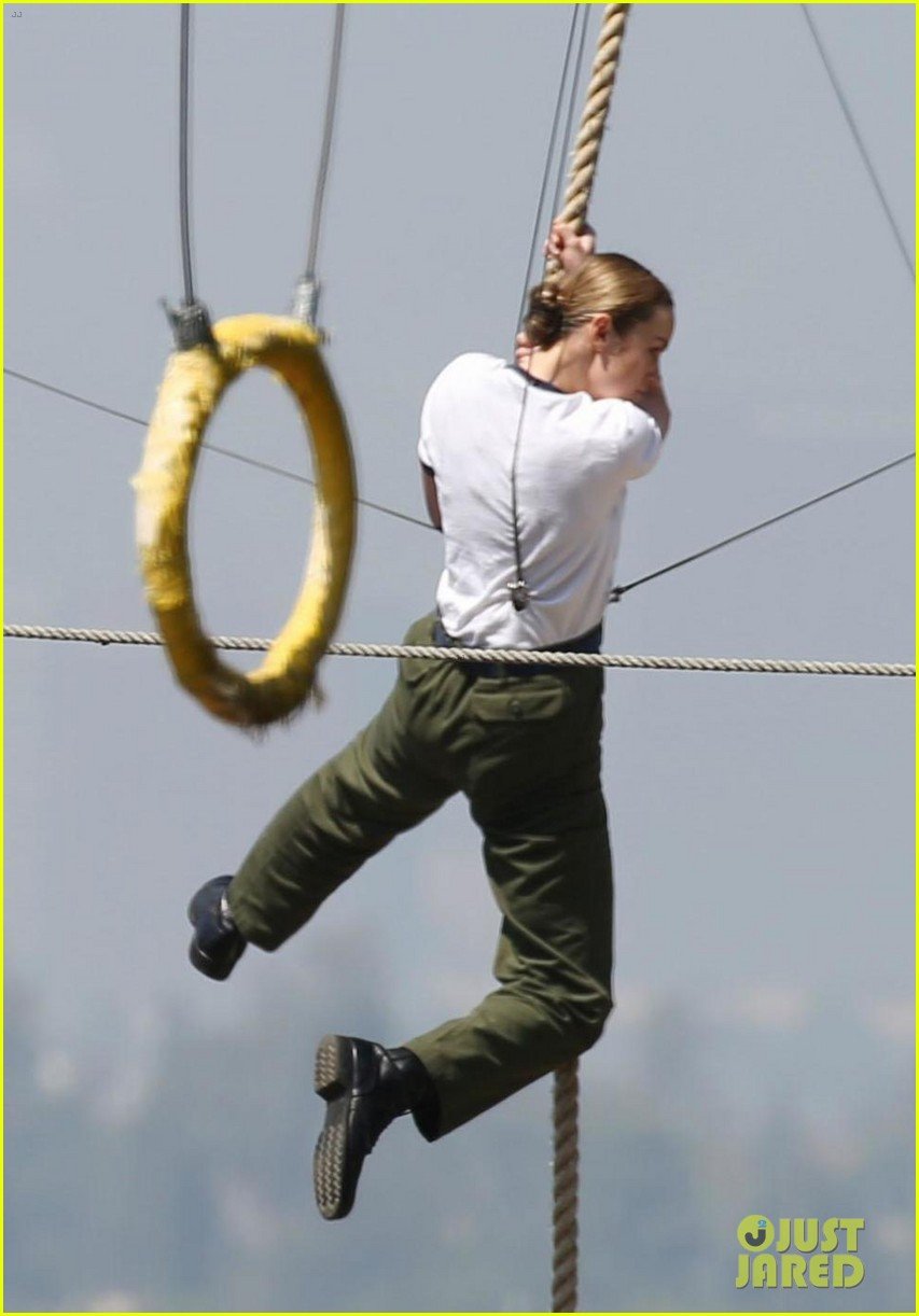 Photo: brie larson captain marvel rope stunt 03 | Photo 4057693 | Just ...