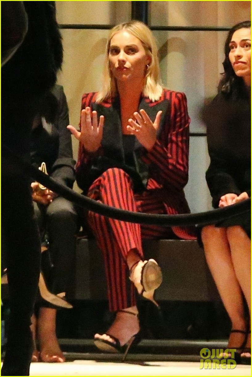 Leonardo DiCaprio Greets Emma Watson & Margot Robbie at Pre-Oscars ...