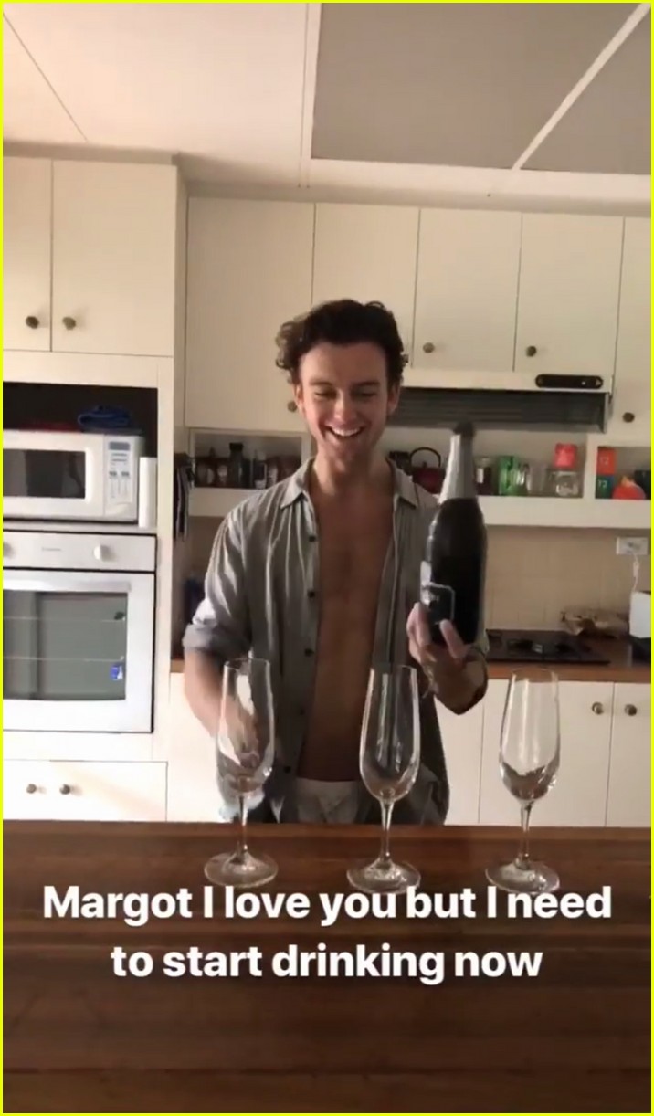 Margot Robbie's Brother Jokingly Shades Her After Oscars Loss: Photo ...