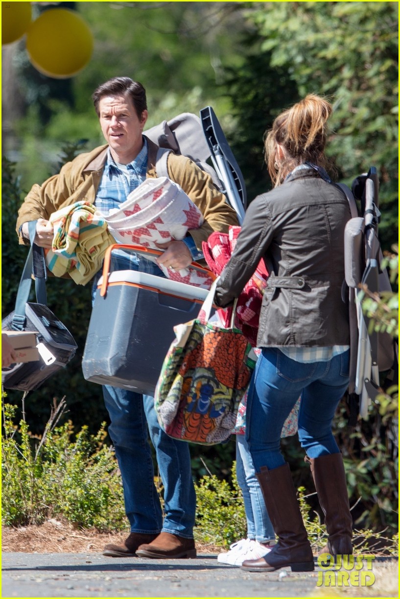 Mark Wahlberg & Rose Byrne Film 'Instant Family' in Georgia!: Photo ...
