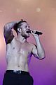 Imagine Dragons' Dan Reynolds Bares Buff Body While Shirtless at ...