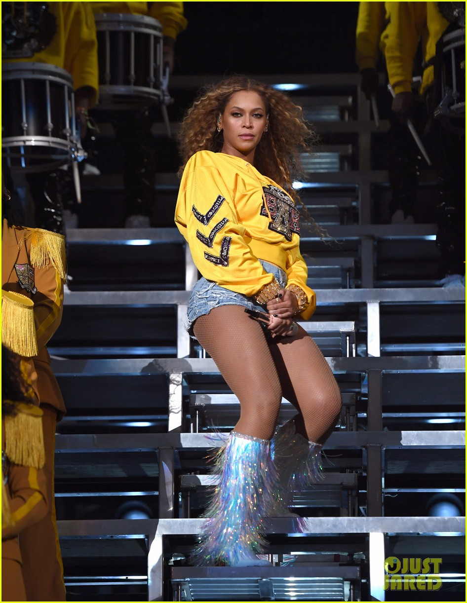 Beyonce's Coachella Performance Photos - See Her Fierce Looks!: Photo ...
