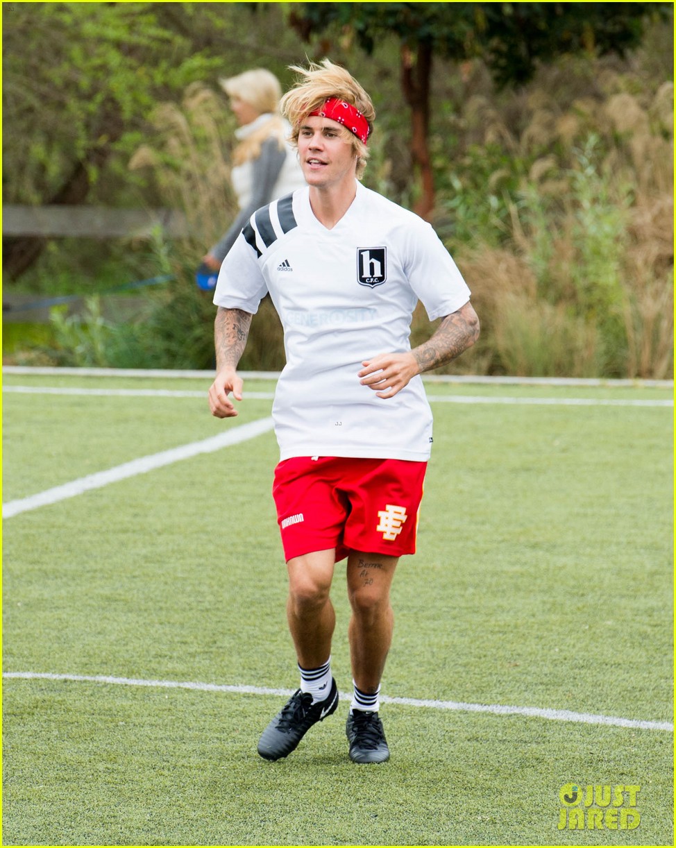 Justin Bieber Puts His Long Blonde Locks on Display During Soccer Game ...