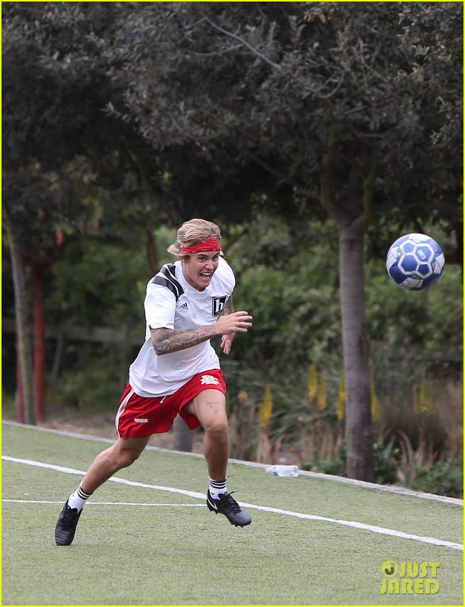 Justin Bieber Puts His Long Blonde Locks on Display During Soccer Game ...