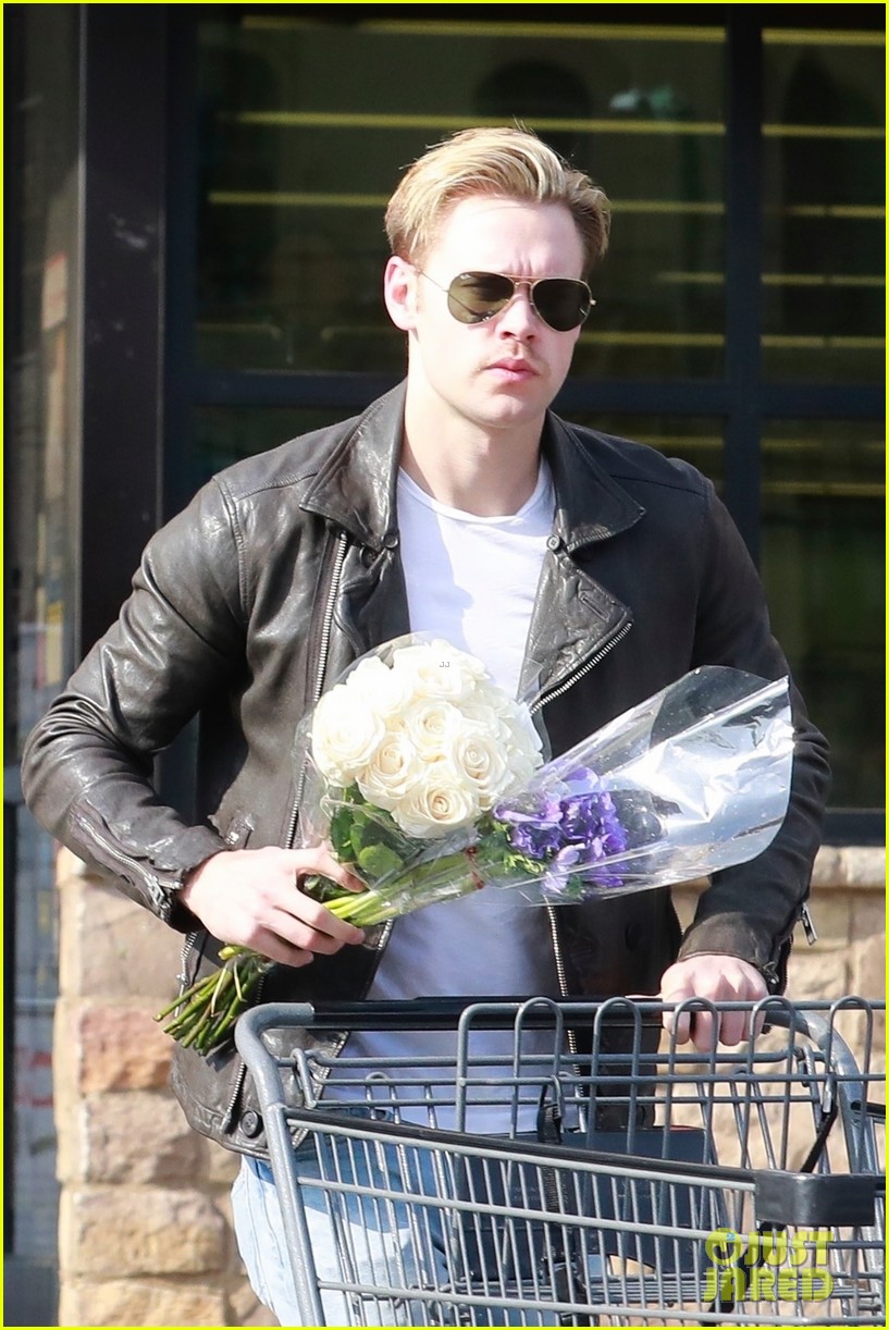 Chord Overstreet Picks Up Flowers While Grocery Shopping: Photo 4059571 ...