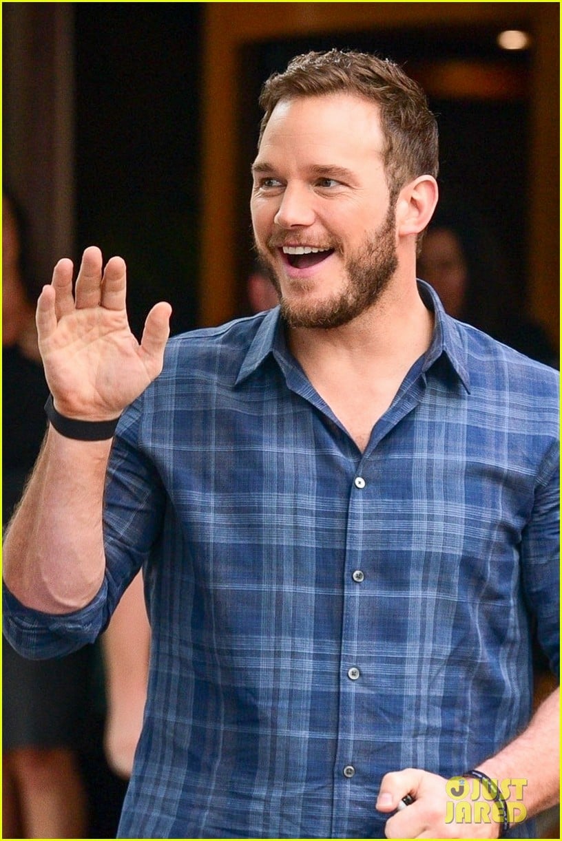Chris Pratt Looks So Happy Meeting Brazilian Fans While Promoting ...