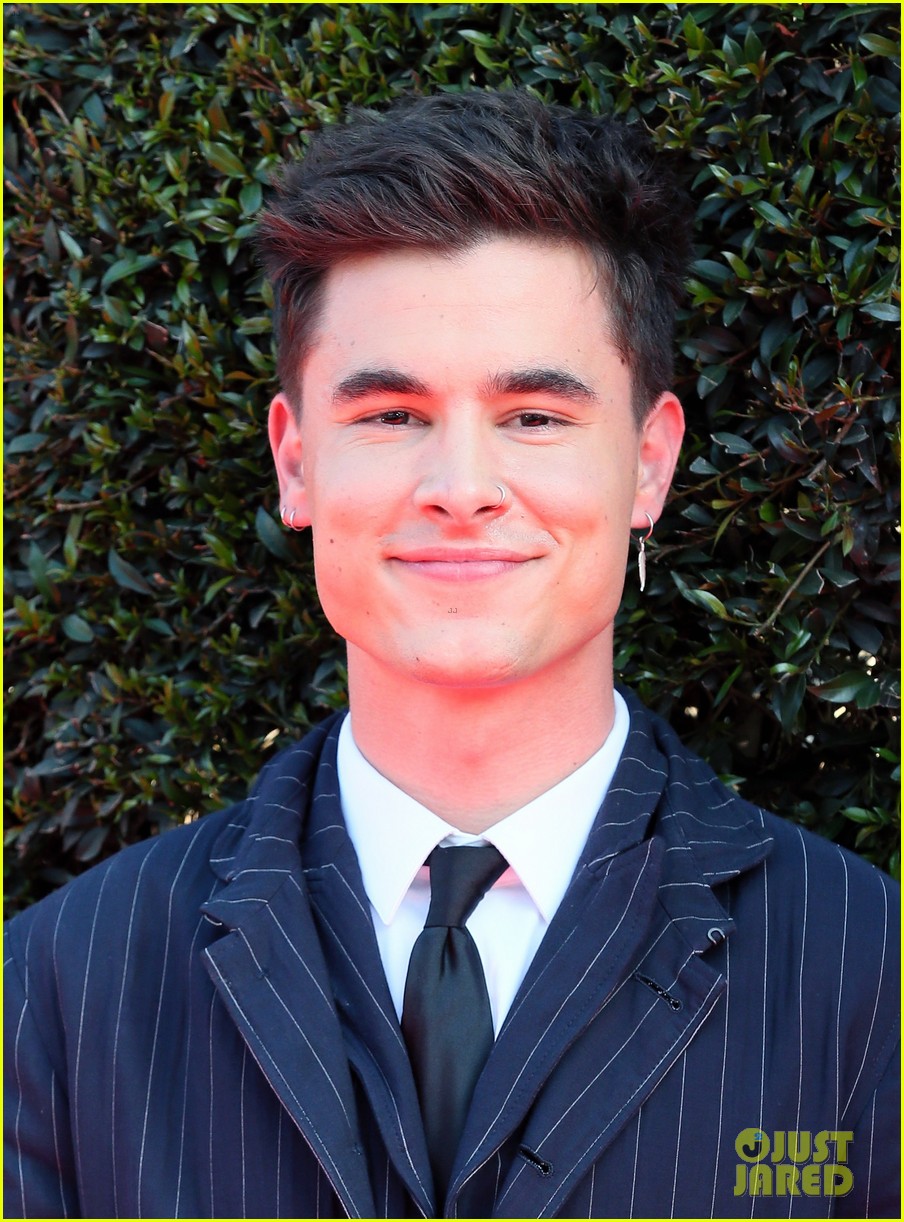 Dove Cameron Wins First Emmy at Daytime Emmy Awards 2018!: Photo ...