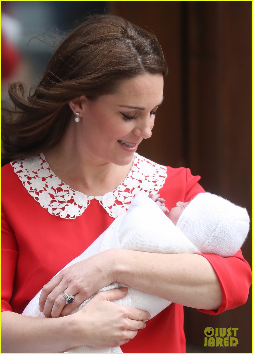 Kate Middleton Pays Homage to Princess Diana While Debuting New Royal ...