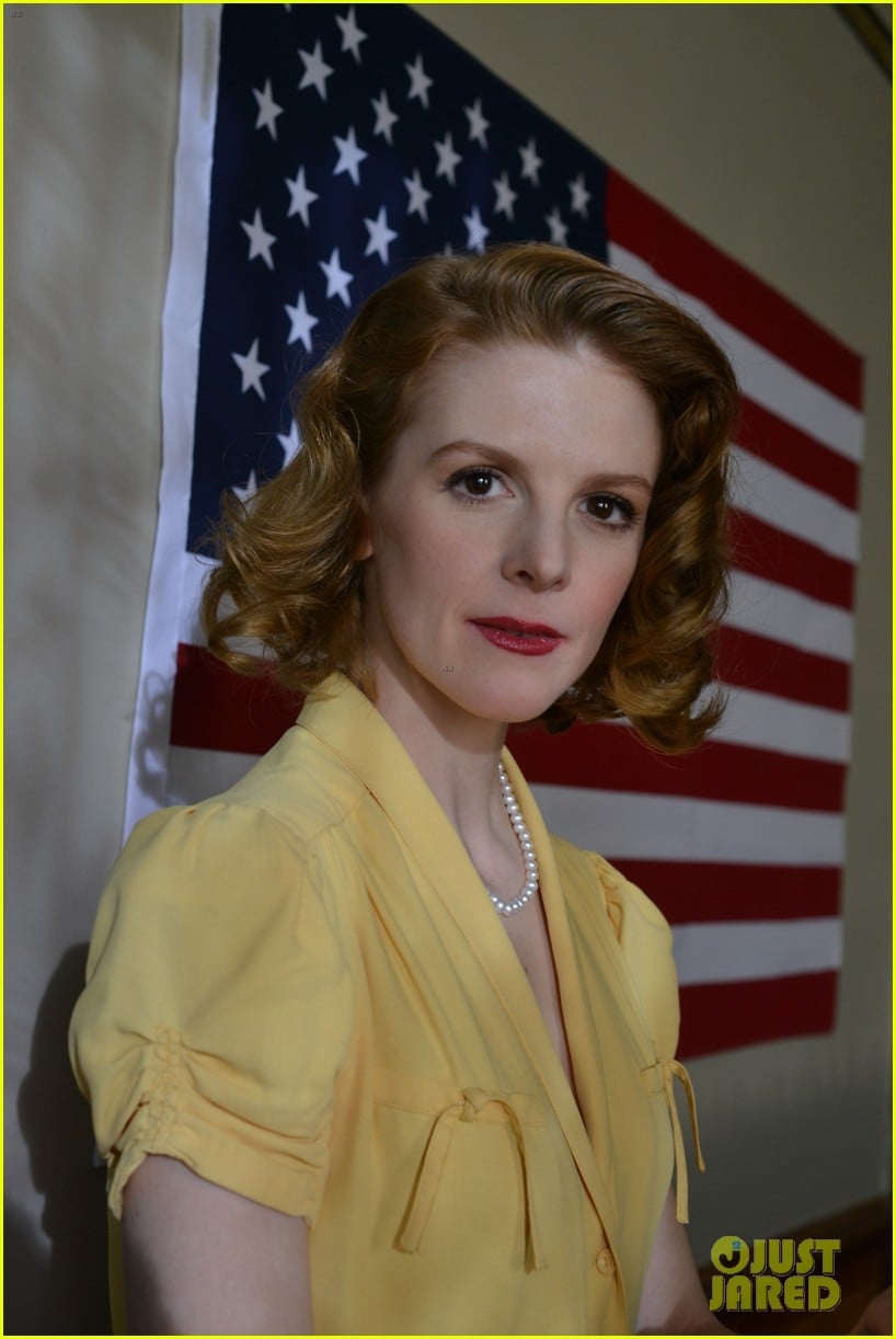 Isabelle Fuhrman, Caitlin Carver, & Ashley Bell Pose in 'Delta Girl ...