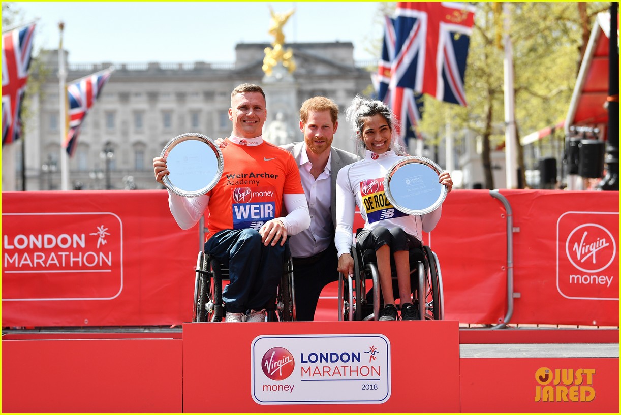 Prince Harry Poses with London Marathon Winners Eliud Kipchoge & Vivian ...