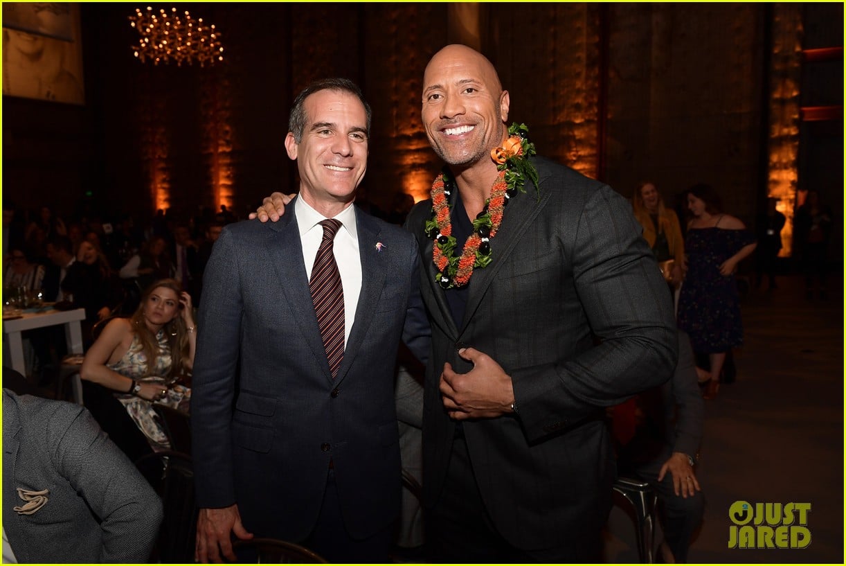 Dwayne Johnson & Jeffrey Dean Morgan Fight To End Homelessness at LA ...