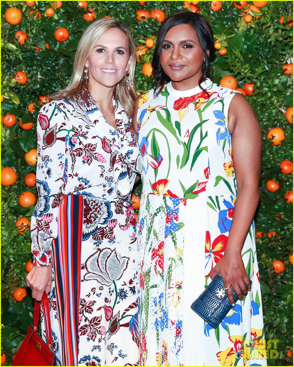 Mindy Kaling & More Celebrate Tory Burch's New Fragrance, 'Just Like ...