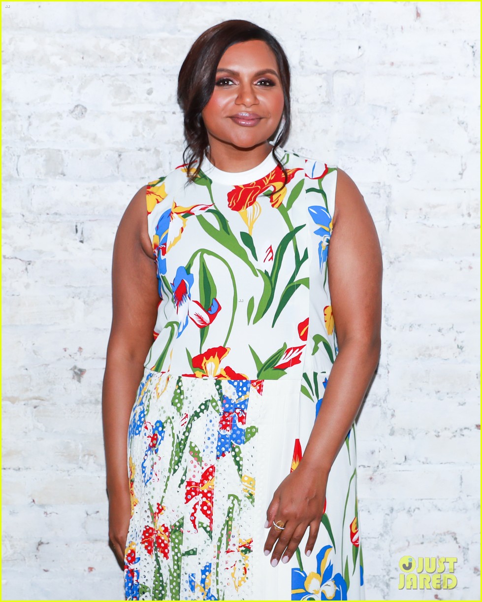 Mindy Kaling & More Celebrate Tory Burch's New Fragrance, 'Just Like ...