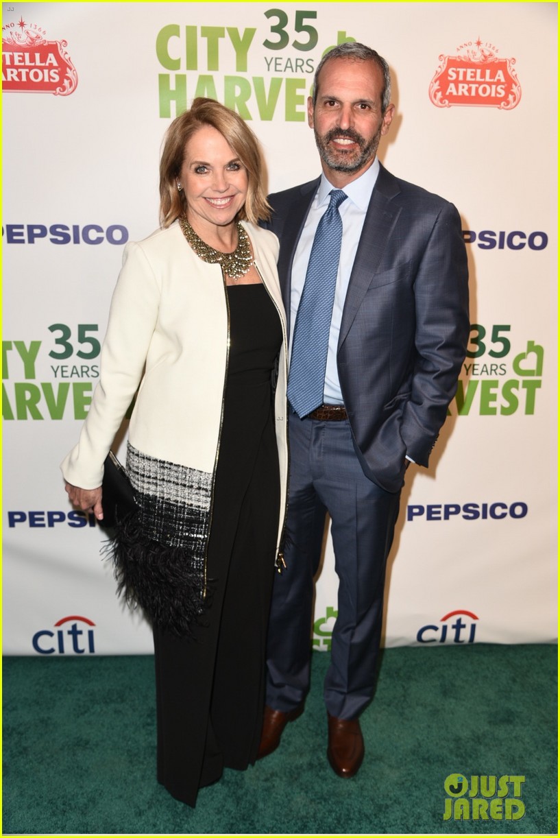 John Legend Craddles Chrissy Teigen's Baby Bump at City Havest Gala ...