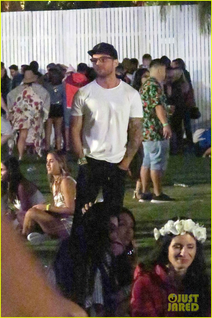 Kellan Lutz & Ryan Phillippe Show Off Their Muscles at Coachella ...